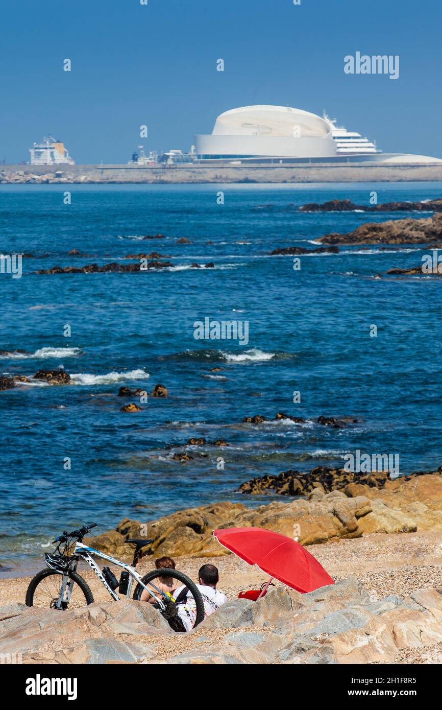 PORTO, PORTUGAL - MAY, 2018: People enjoying a sunny early spring day ...