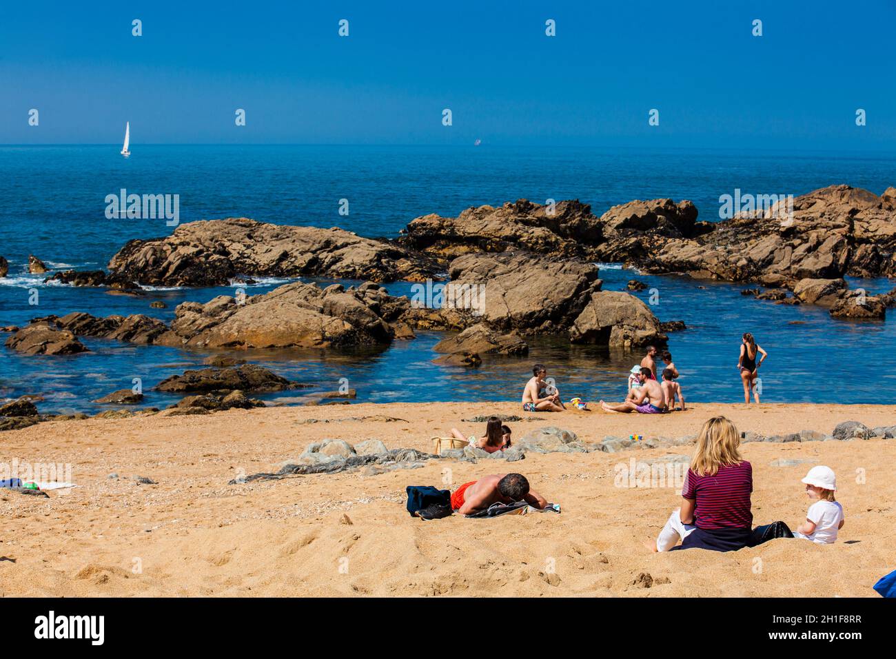 PORTO, PORTUGAL - MAY, 2018: People enjoying a sunny early spring day ...