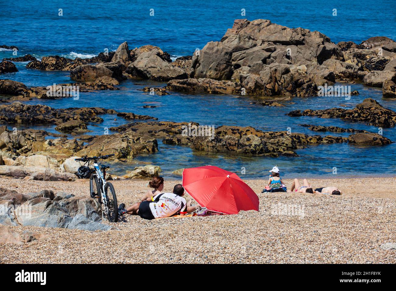 PORTO, PORTUGAL - MAY, 2018: People enjoying a sunny early spring day ...