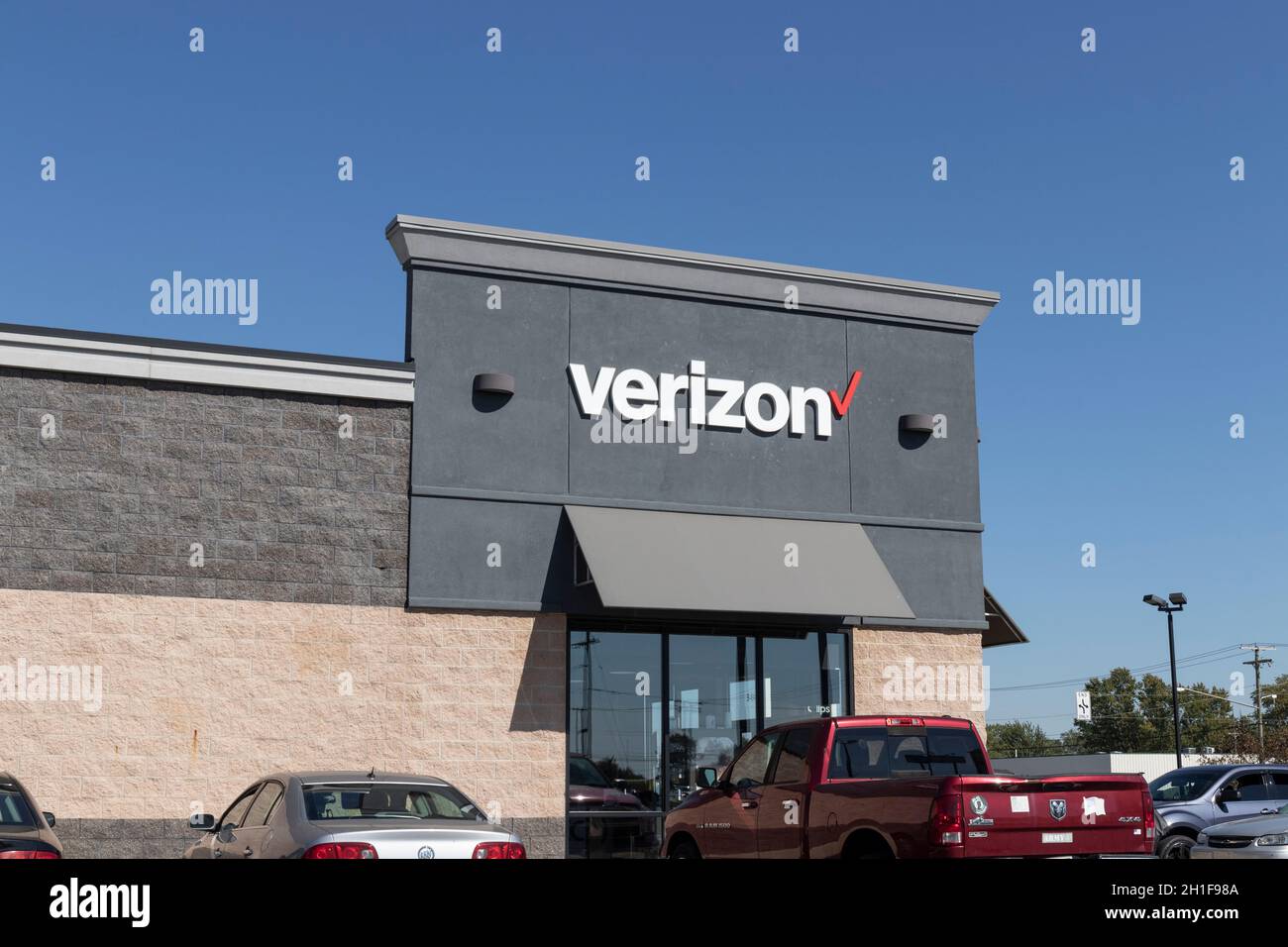 Marion - Circa October 2021: Verizon Wireless Retail Location. Verizon ...