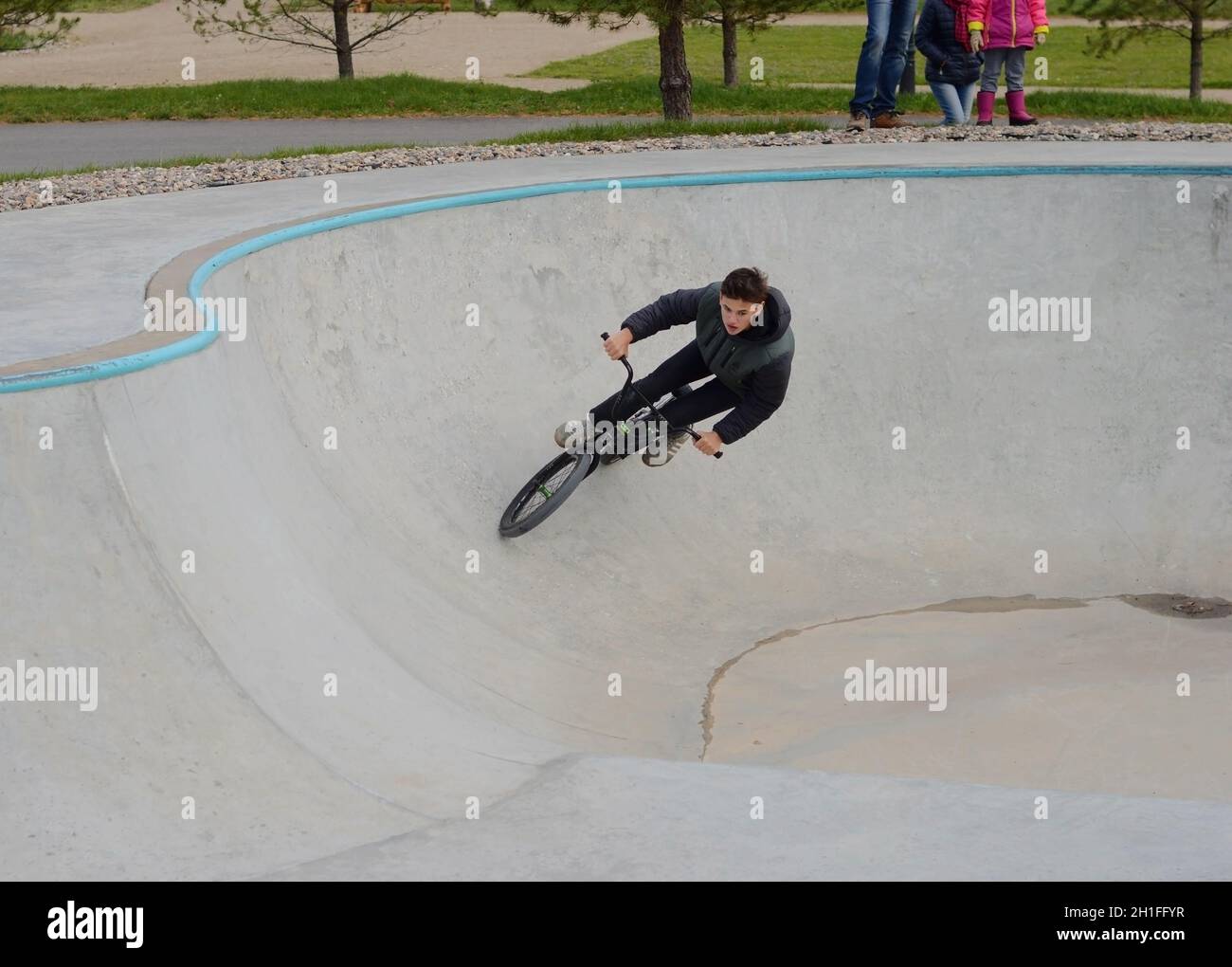 Dobrograd, Vladimir region, Russia. 22 October 2017. Teen on BMX bike in the skatepark Stock ...