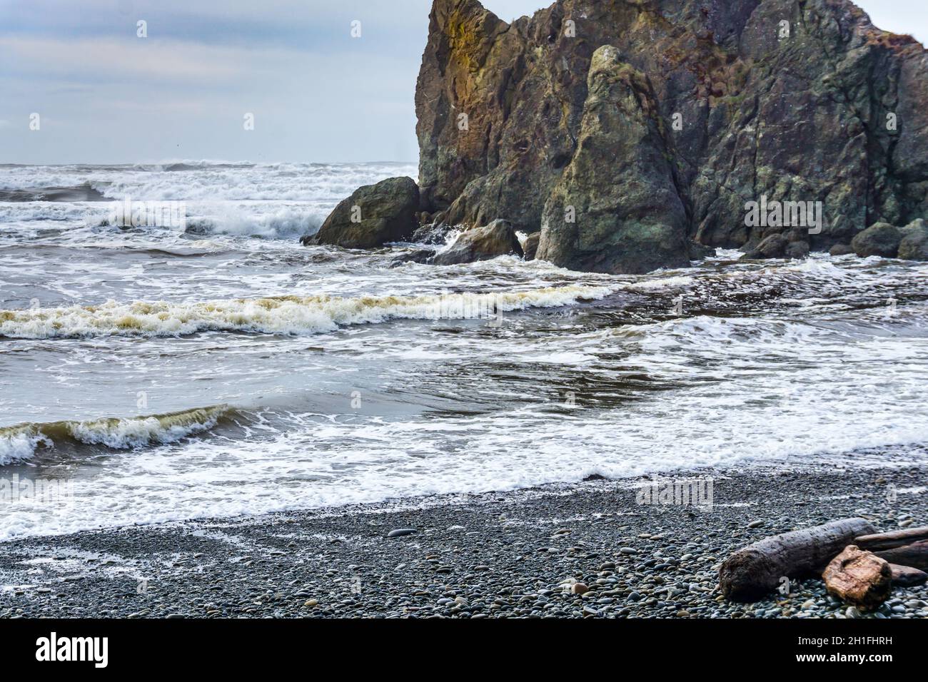 Rocks and waves at Ruby Beach in Washington State Stock Photo - Alamy