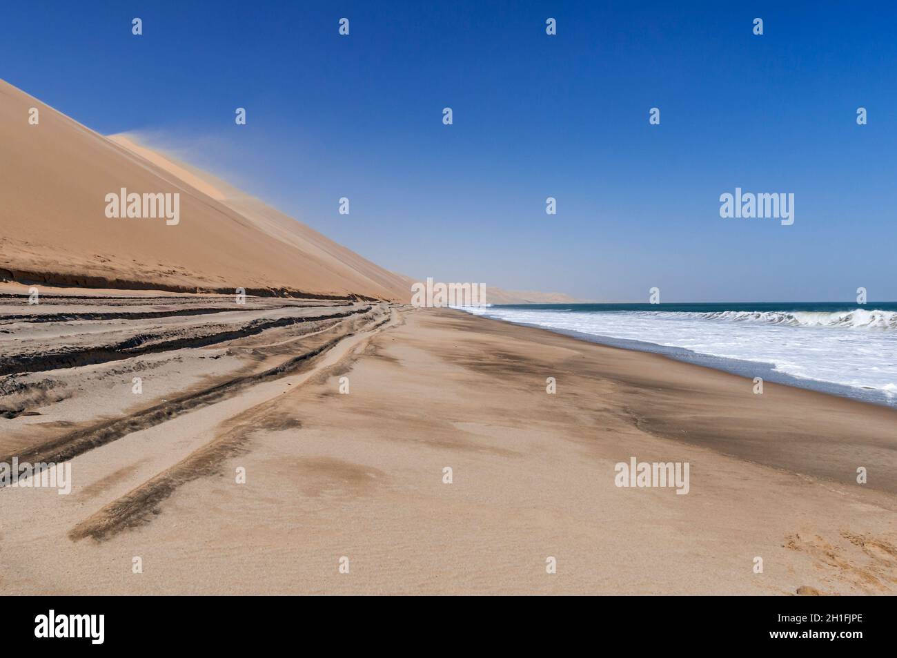 Sandstorm on the Skeleton Coast, dunes to the Atlantic Ocean, Namib ...