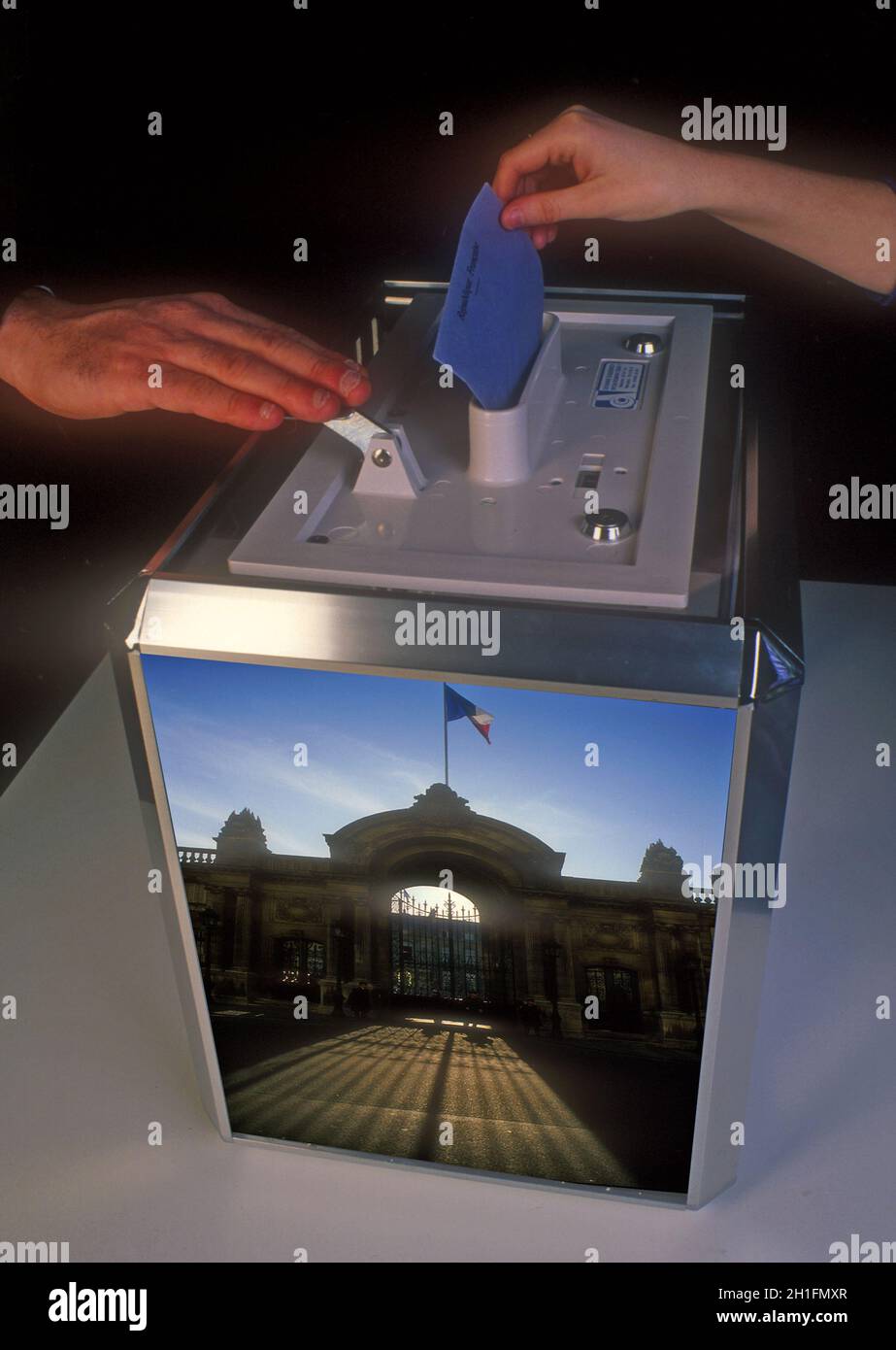 Paris french presidential election hi-res stock photography and images ...