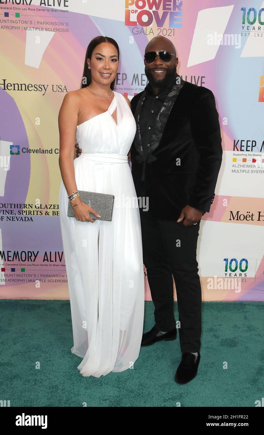 Las Vegas, NV, USA. 16th Oct, 2021. Amber Reyes, Wayna Morris at ...