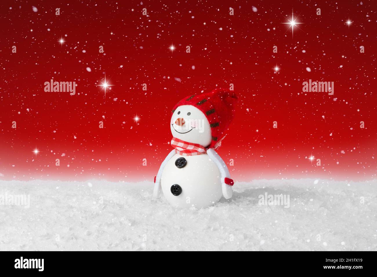 Falling snow on snowman hi-res stock photography and images - Alamy