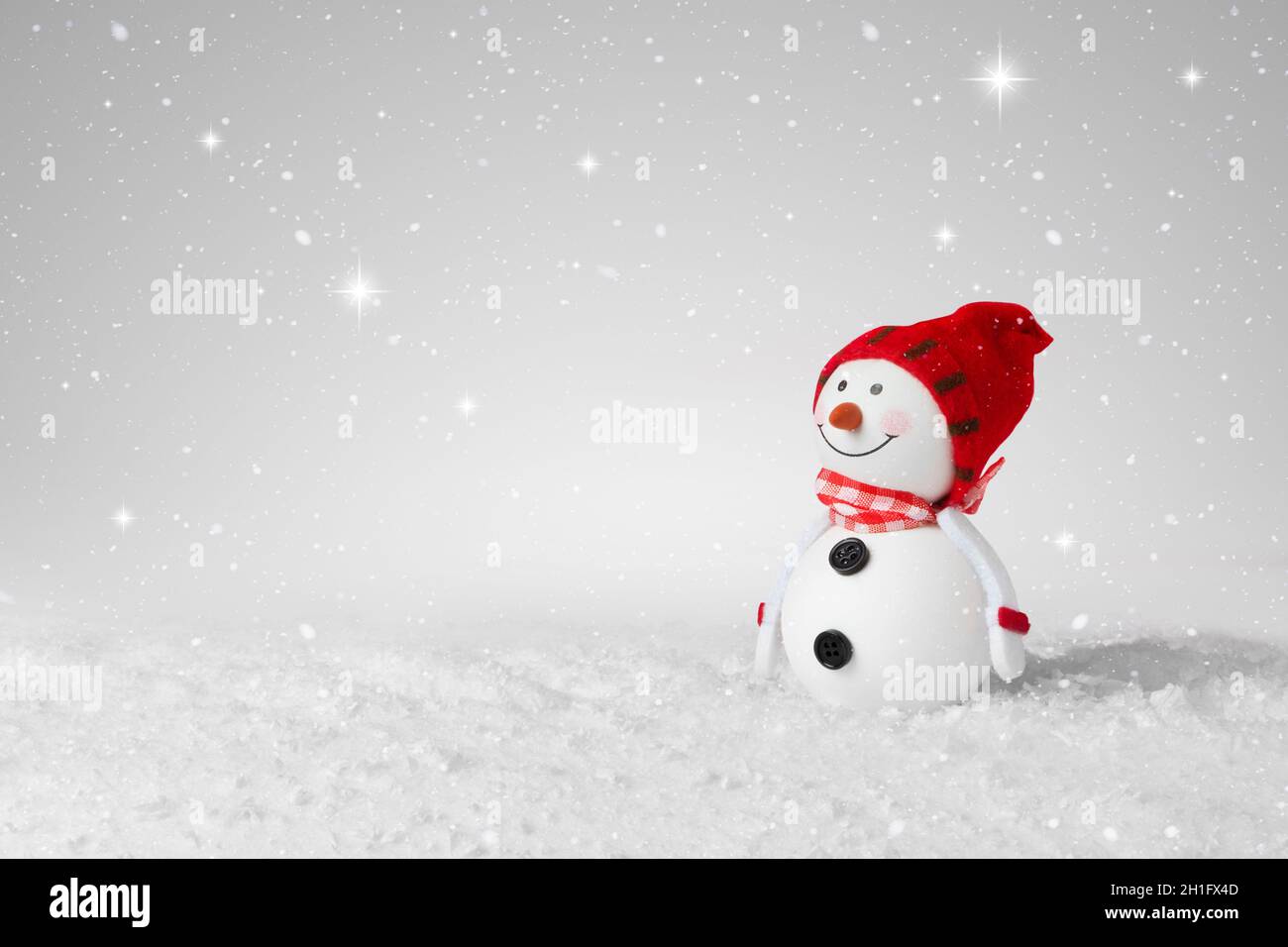 Falling snow on snowman hi-res stock photography and images - Alamy