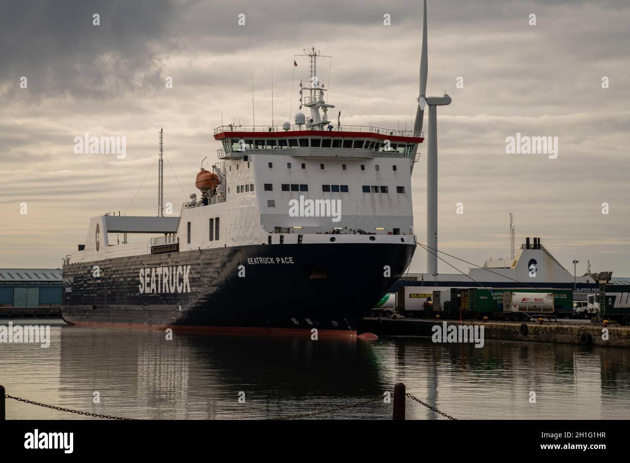 Ferry boat terminal building hi-res stock photography and images - Alamy