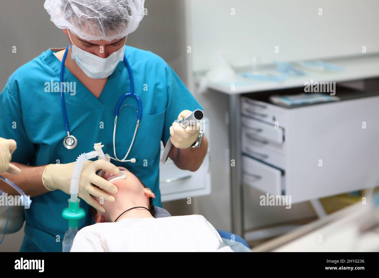 Ventilation child doctor hi-res stock photography and images - Alamy