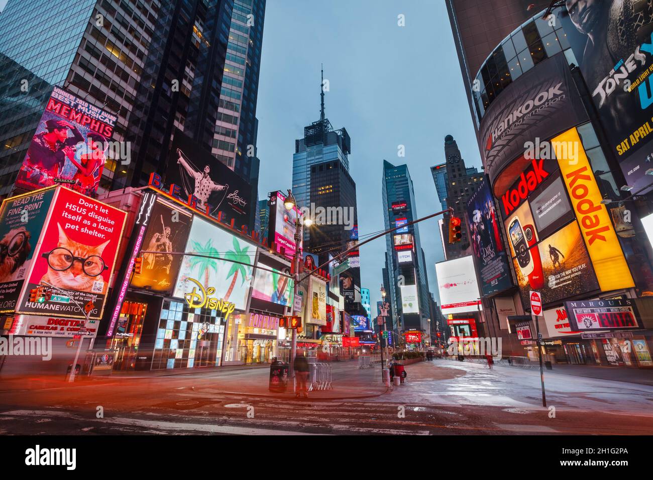 Times square dusk 2012 hi-res stock photography and images - Alamy