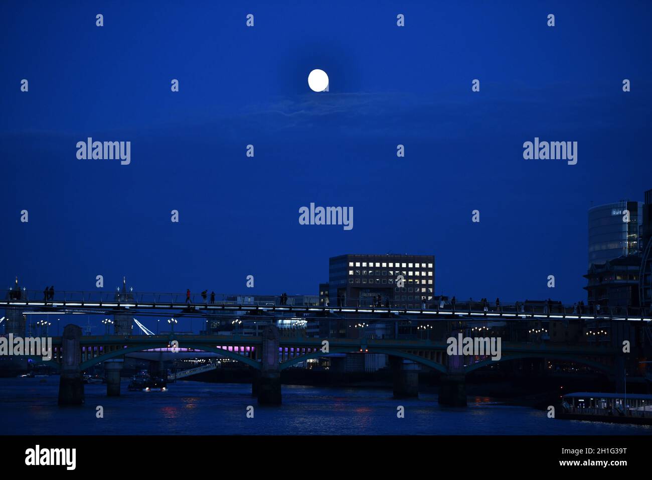Moon above london Millenium footbridge Stock Photo - Alamy