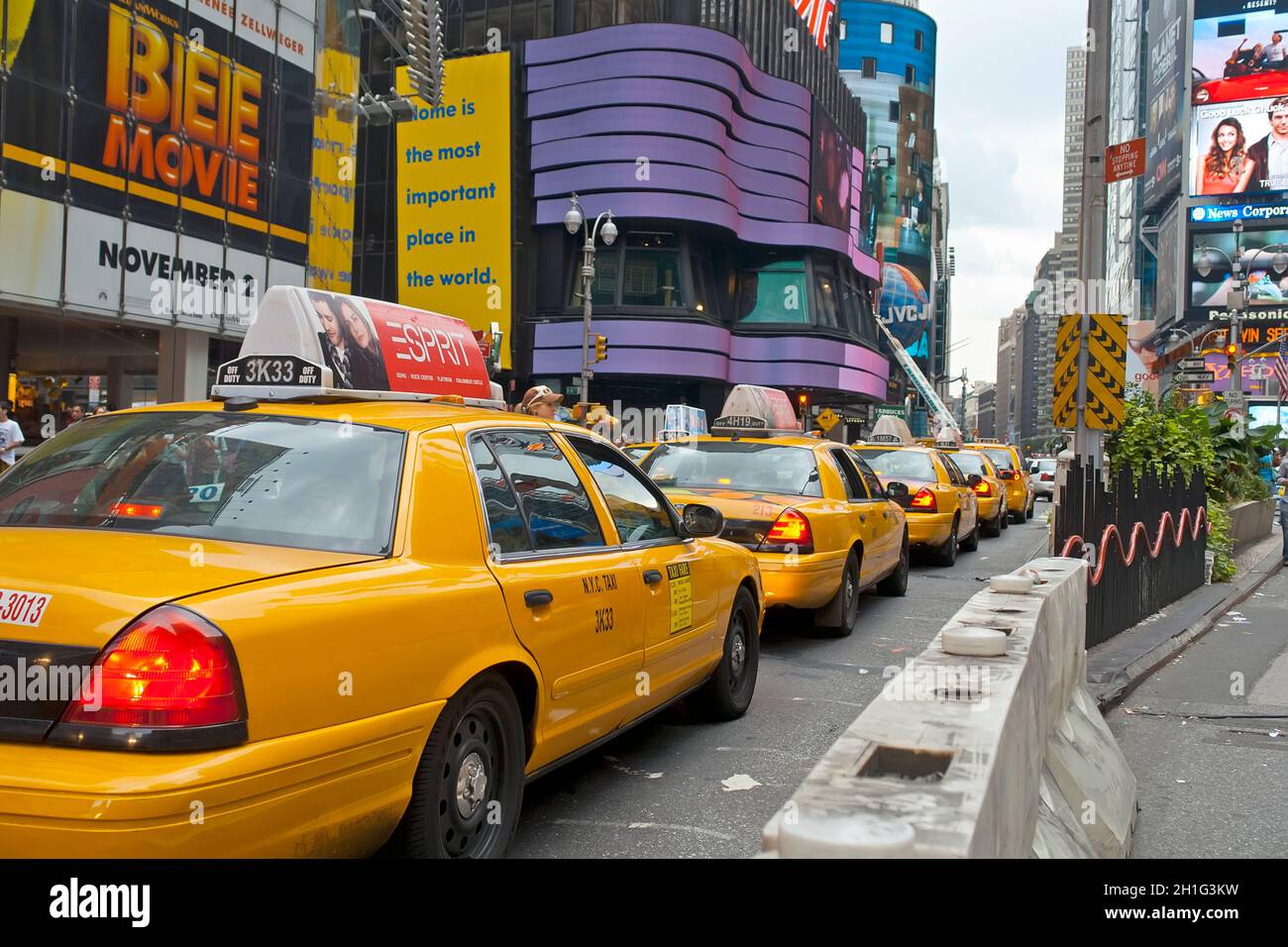 NEW YORK - OCTOBER 7, 2007: Traffic across Times square on October 7 ...