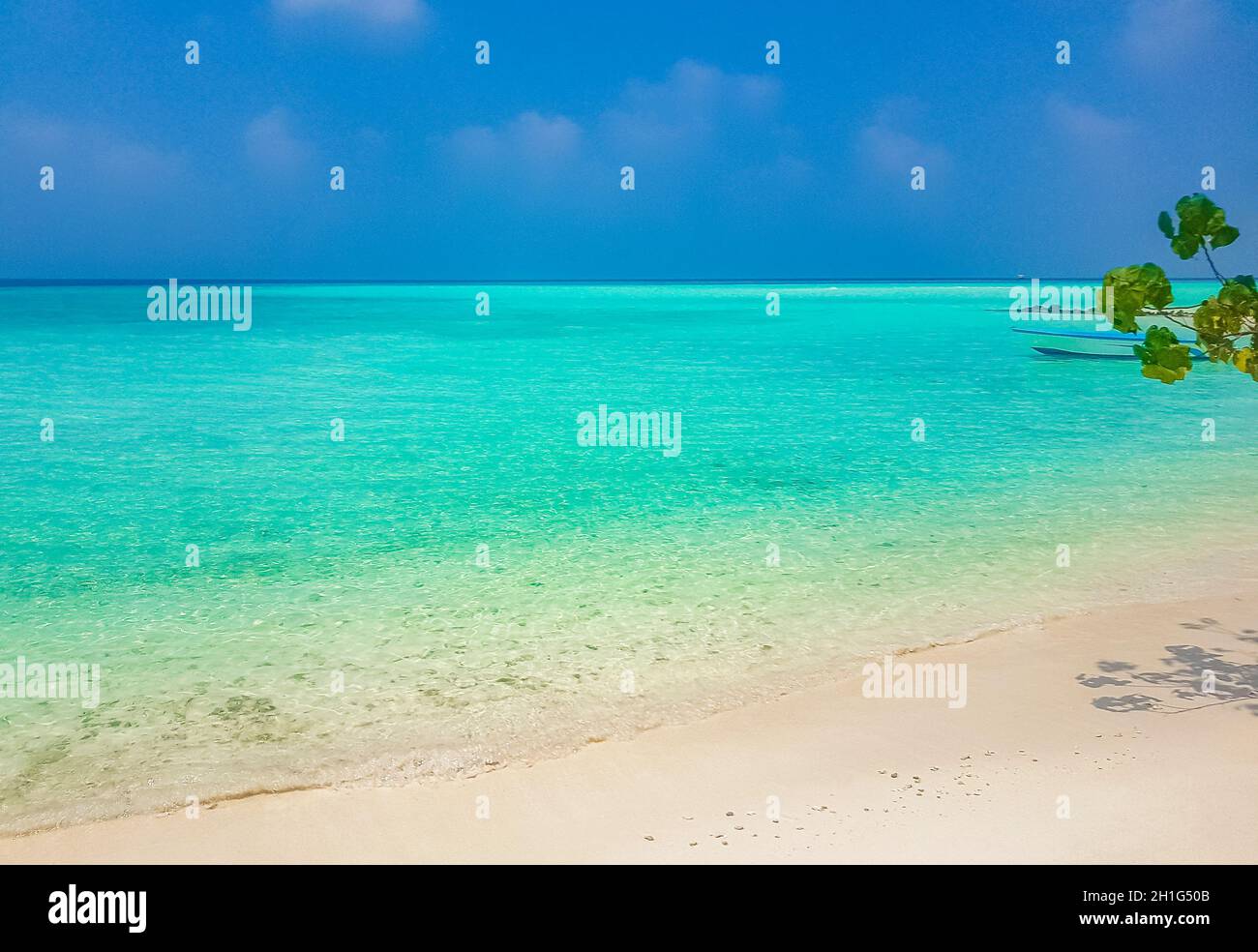 Madivaru finolhu rasdhoo maldives hi-res stock photography and images ...