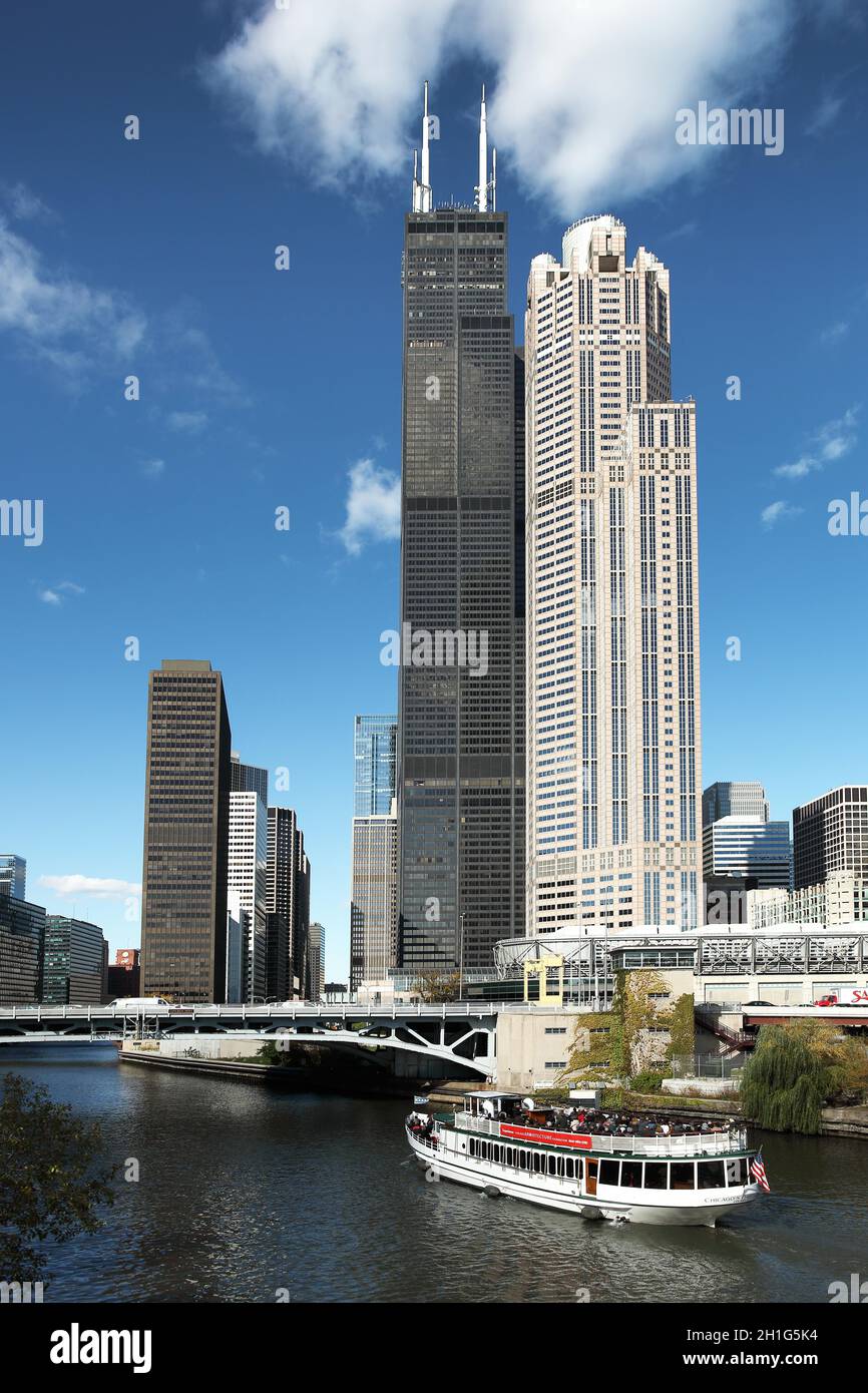 CHICAGO, ILLINOIS/USA-OCTOBER 16 2016: Chicago River and tall buildings ...