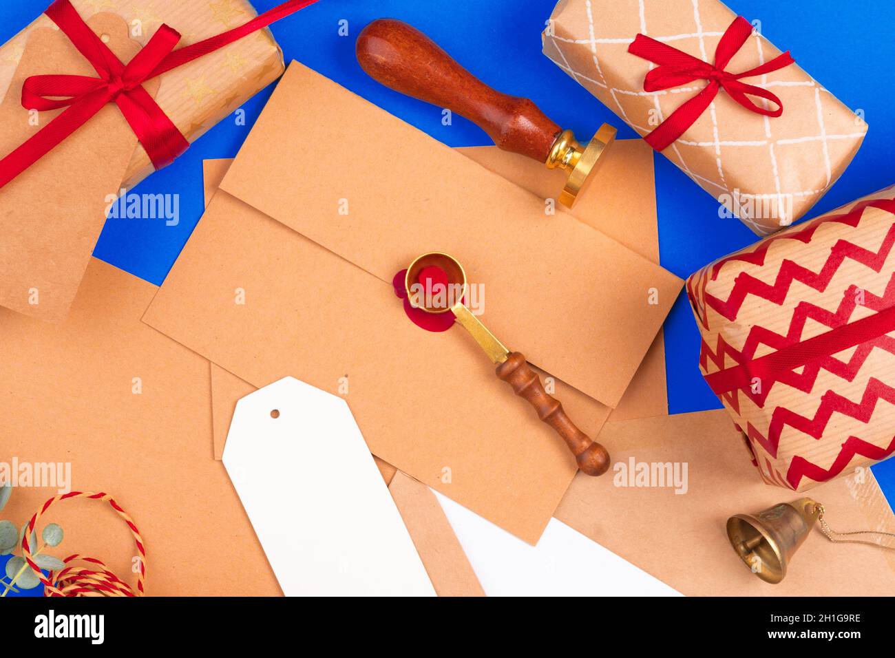 Vintage letter with red seal stamp close up Stock Photo - Alamy