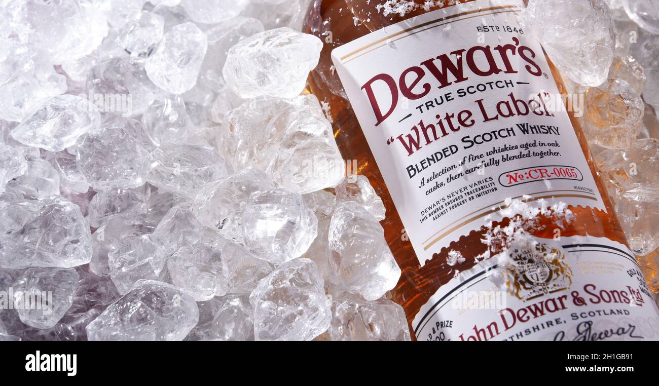 Dewars logo hi-res stock photography and images - Alamy