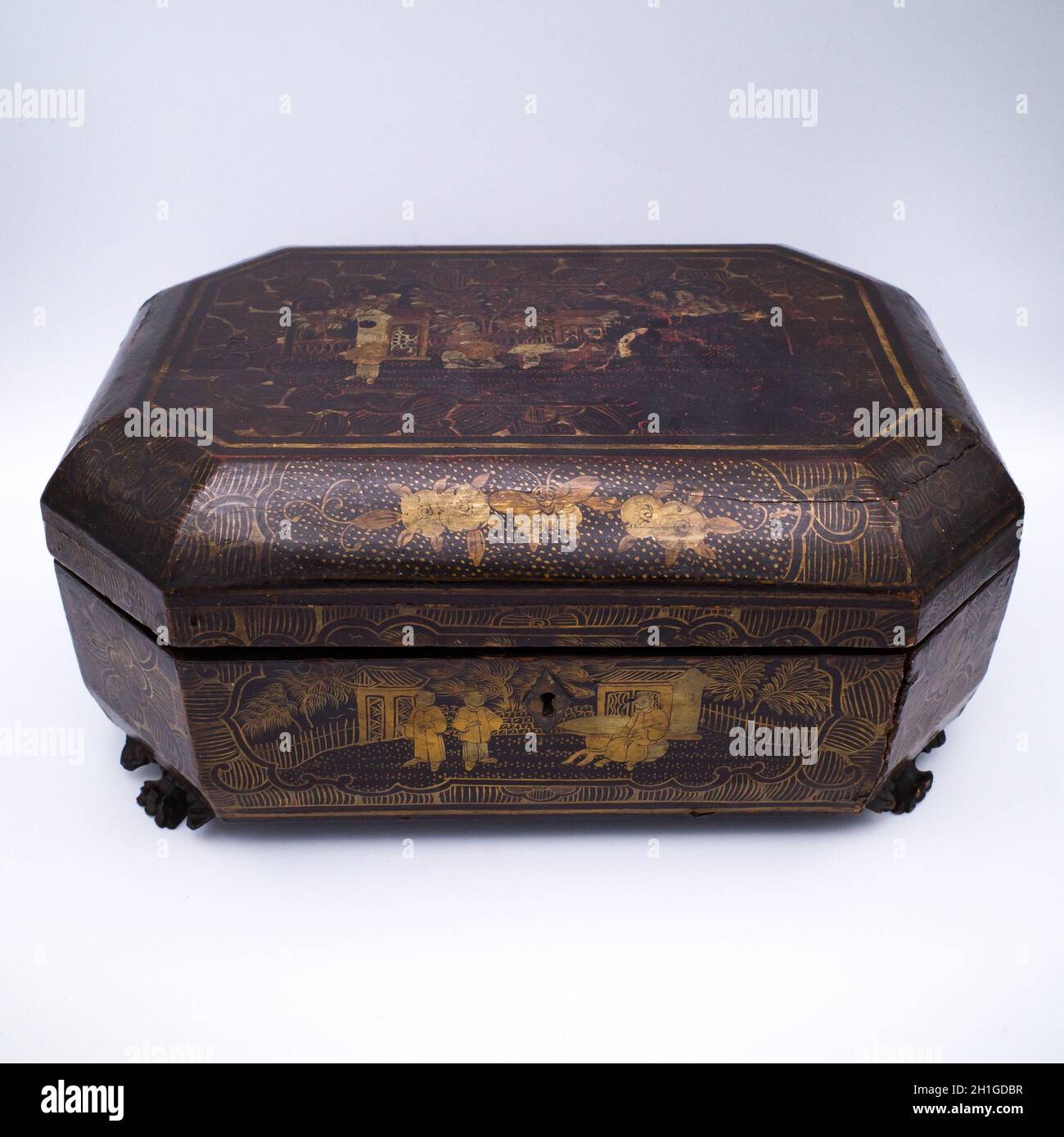 Octagonal chinese box hi-res stock photography and images - Alamy