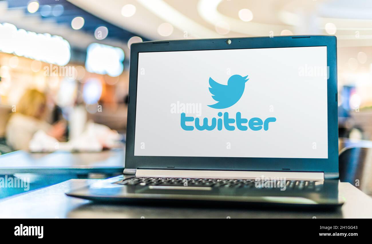 Twitter interface hi-res stock photography and images - Alamy