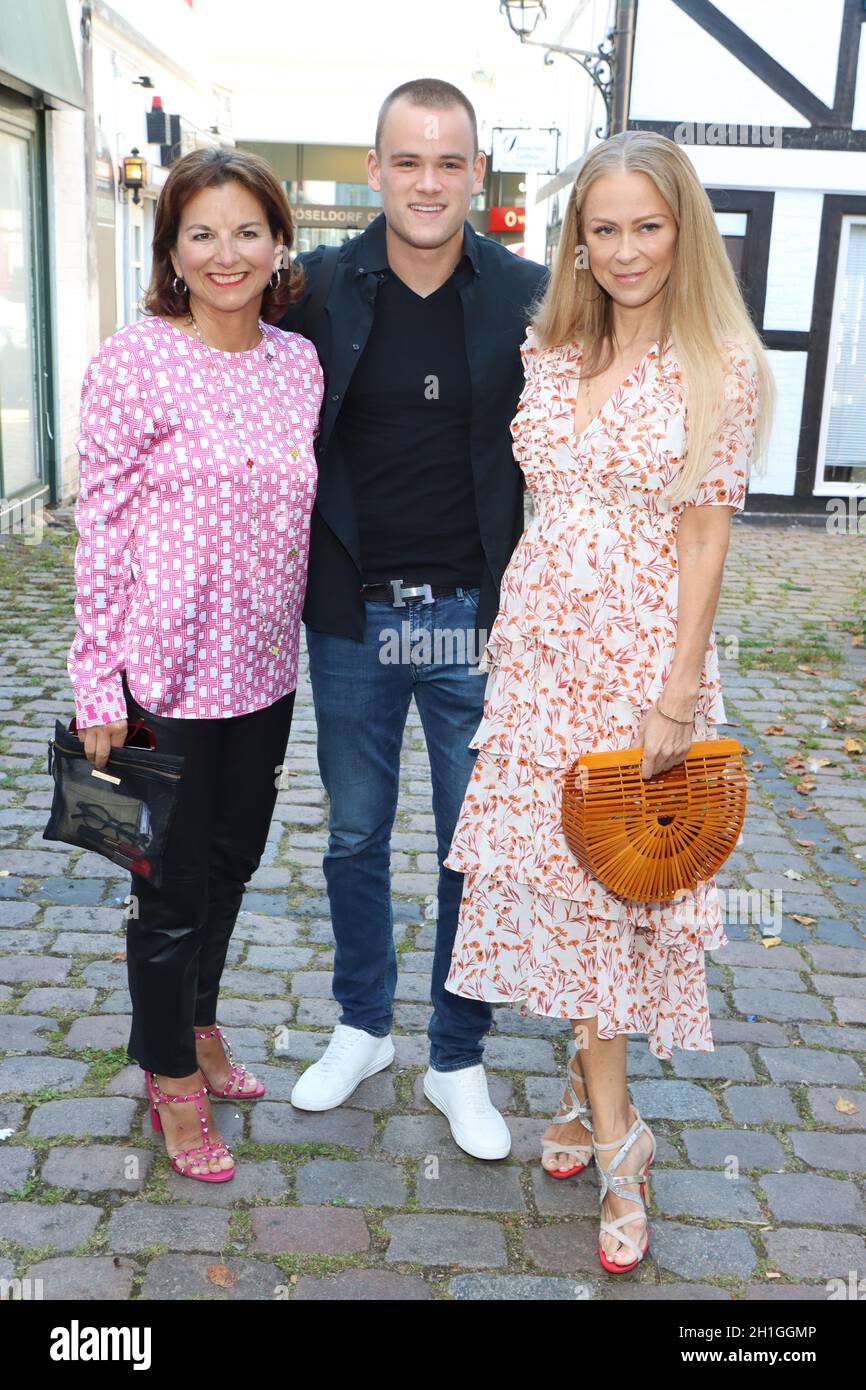 Claudia Obert, Paul & Jenny Elvers, Juliane Golbs - Golden Things meets ...