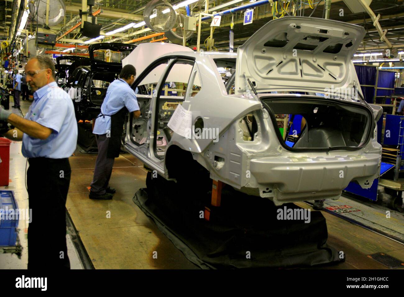 Assembly line workers ford hi-res stock photography and images - Alamy