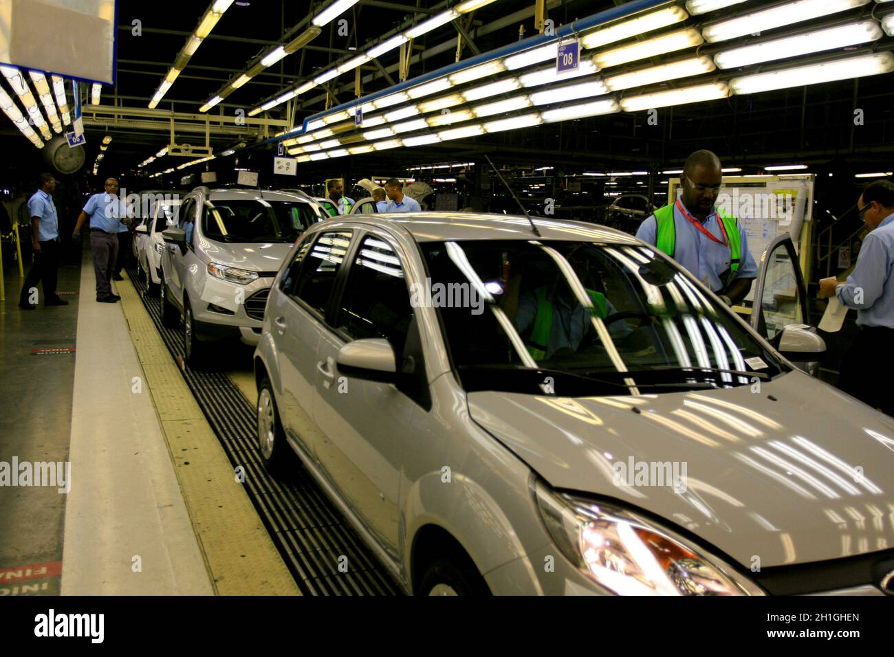Assembly line workers ford hi-res stock photography and images - Alamy
