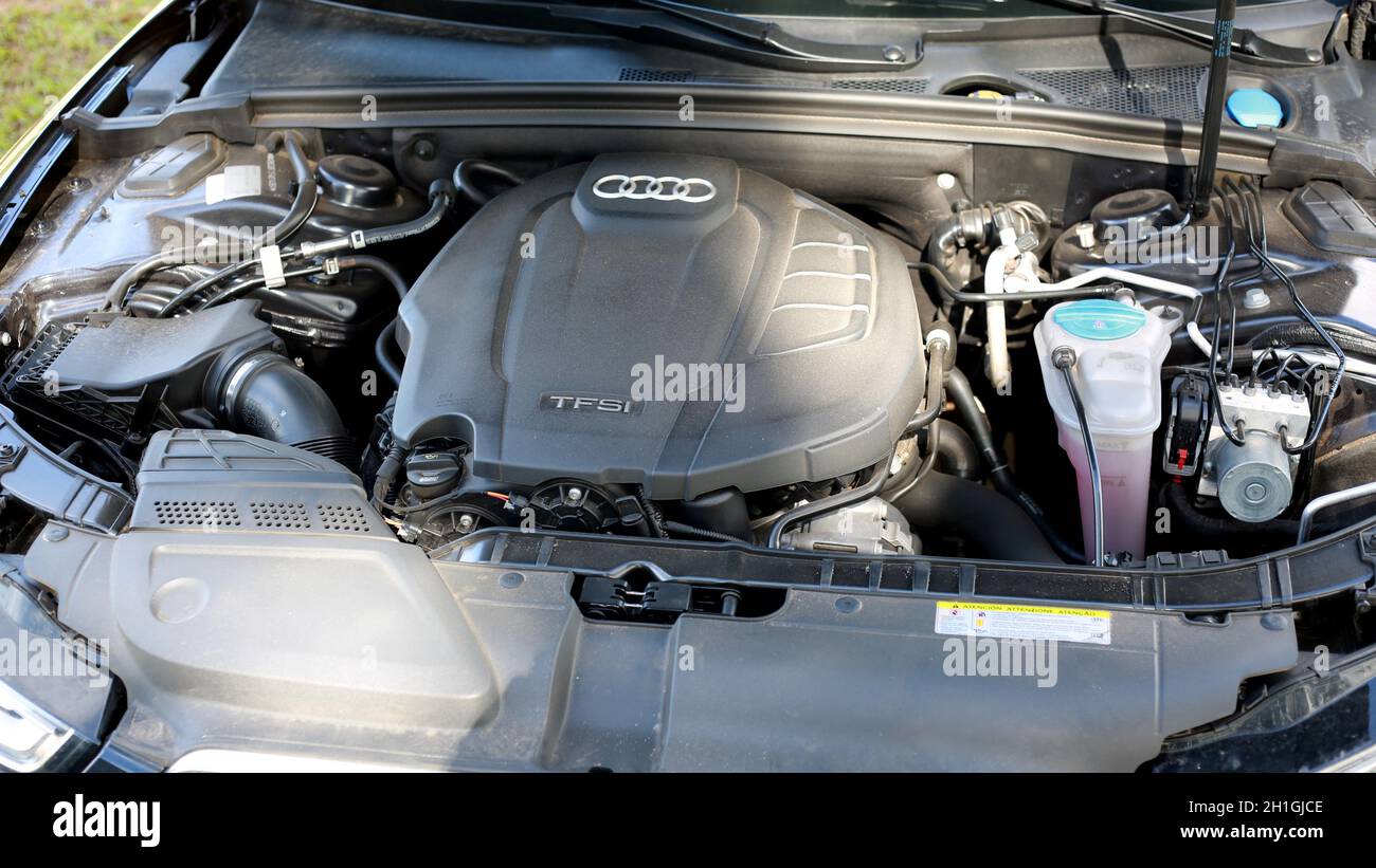 Audi a5 engine hi-res stock photography and images - Alamy