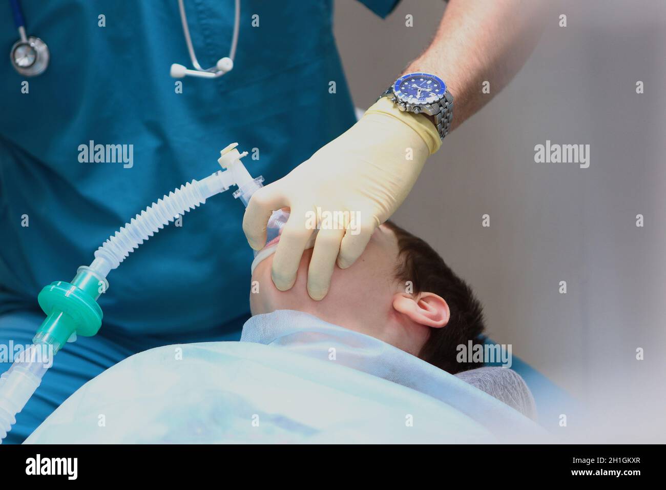 Child anesthesia mask hi-res stock photography and images - Alamy