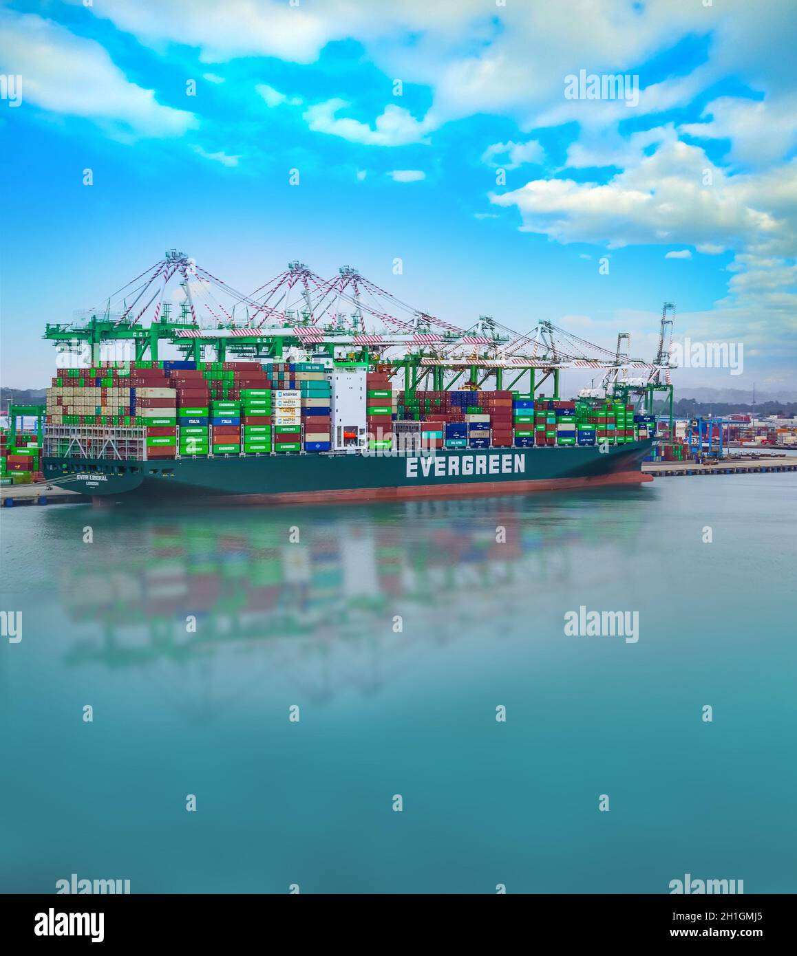 Panama international terminal hi-res stock photography and images - Alamy