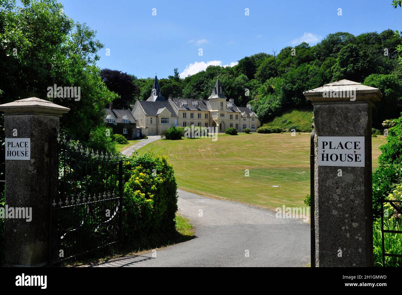Manor house cornwall hi-res stock photography and images - Alamy