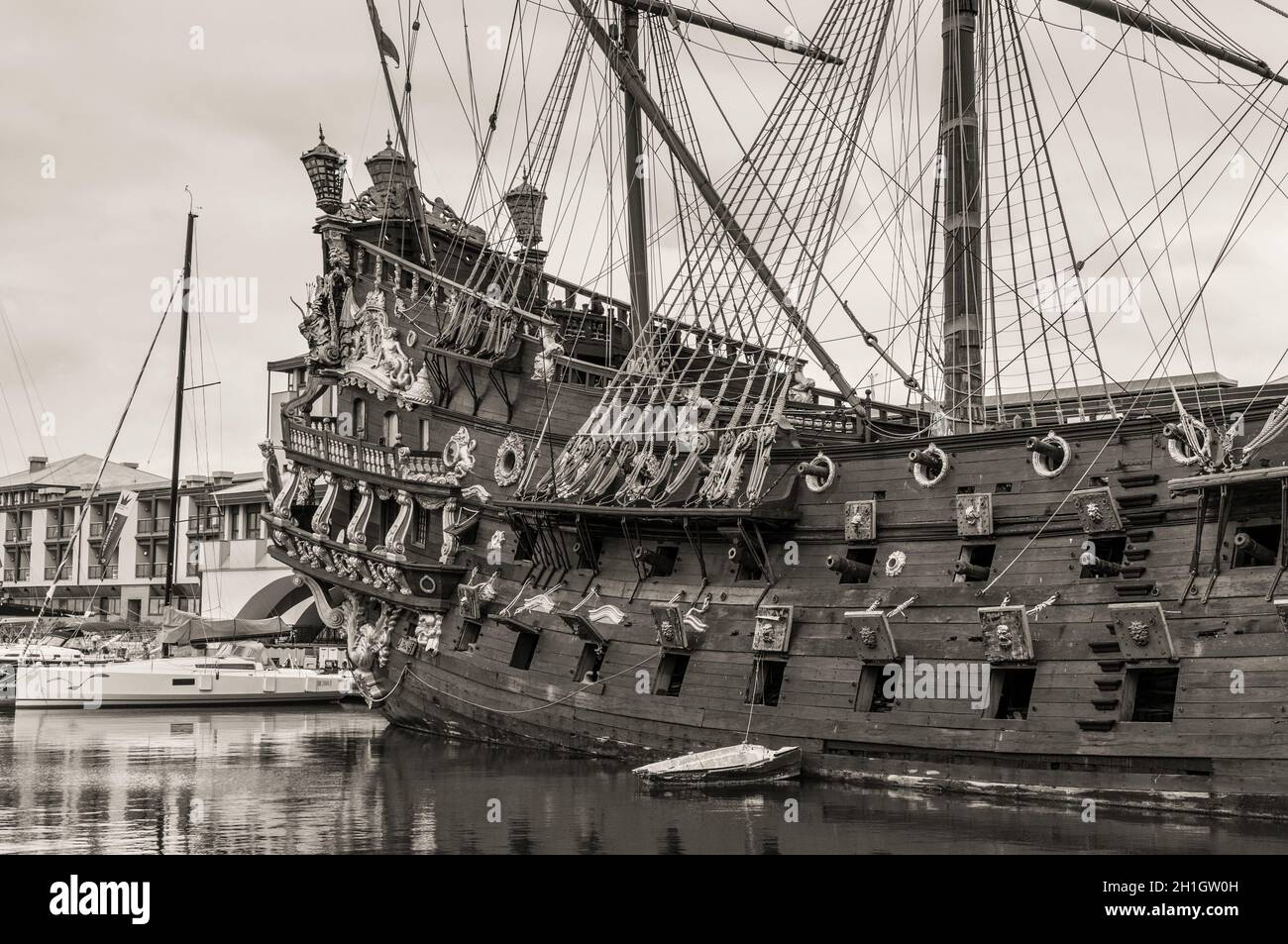 17th century spanish galleon hi-res stock photography and images - Alamy