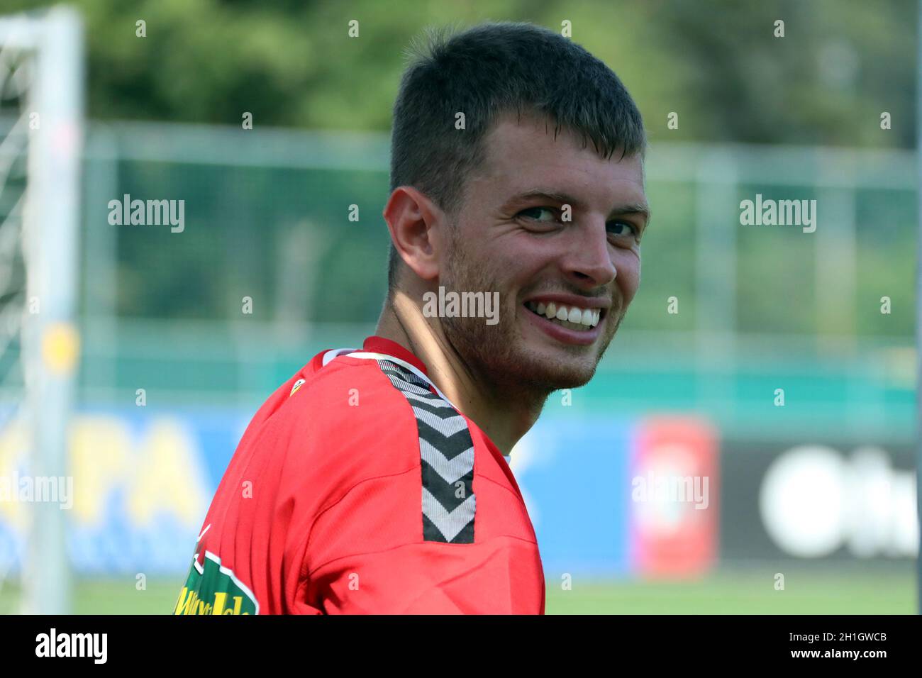 Torwart Benjamin Uphoff (Freiburg) lachend, laechelnd, gut gelaunt ...