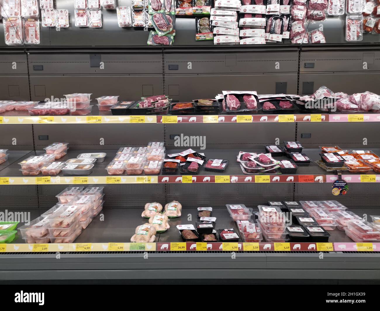 Aldi grocery store interior hi-res stock photography and images - Alamy