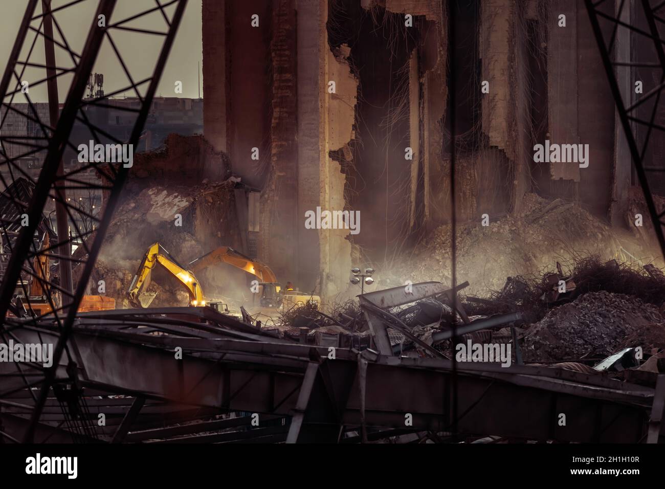 Aftermath beirut blast hi-res stock photography and images - Alamy