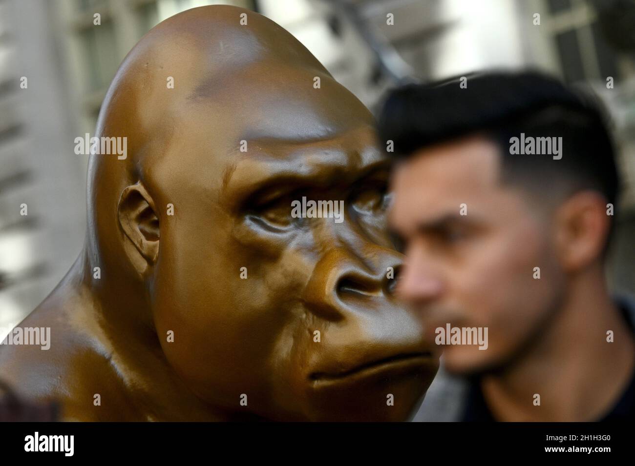 New York,US, 18/10/2021, People poses alongside a temporary ...