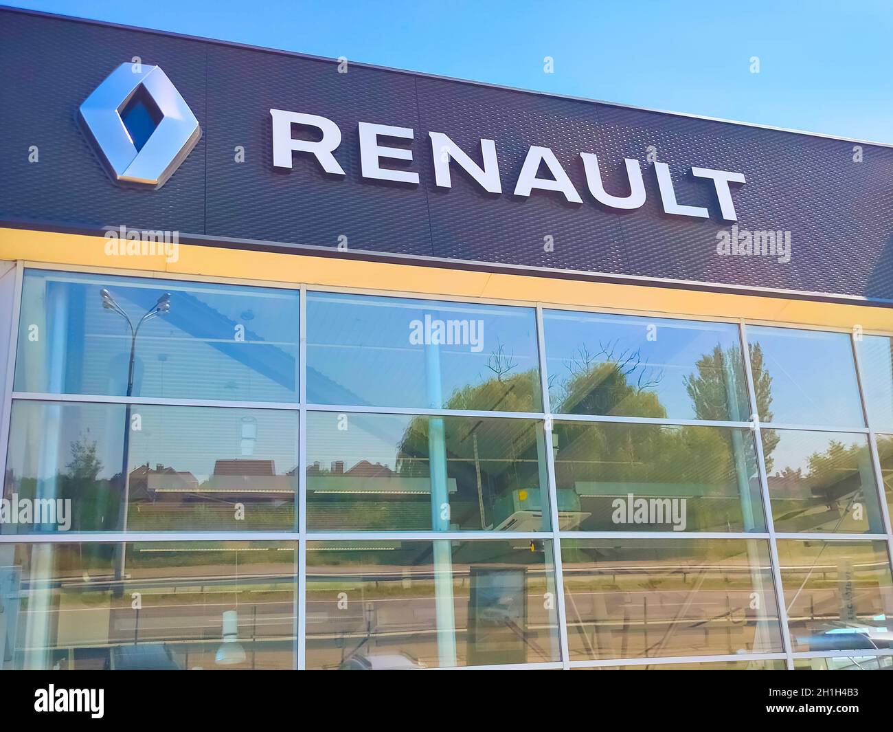 Groupe renault sign hi-res stock photography and images - Alamy