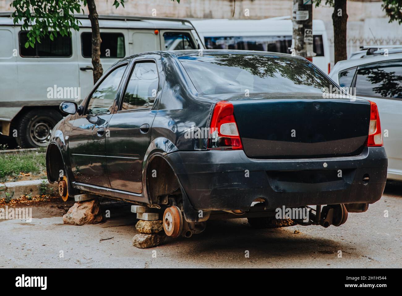 Car thief tyre hi-res stock photography and images - Alamy