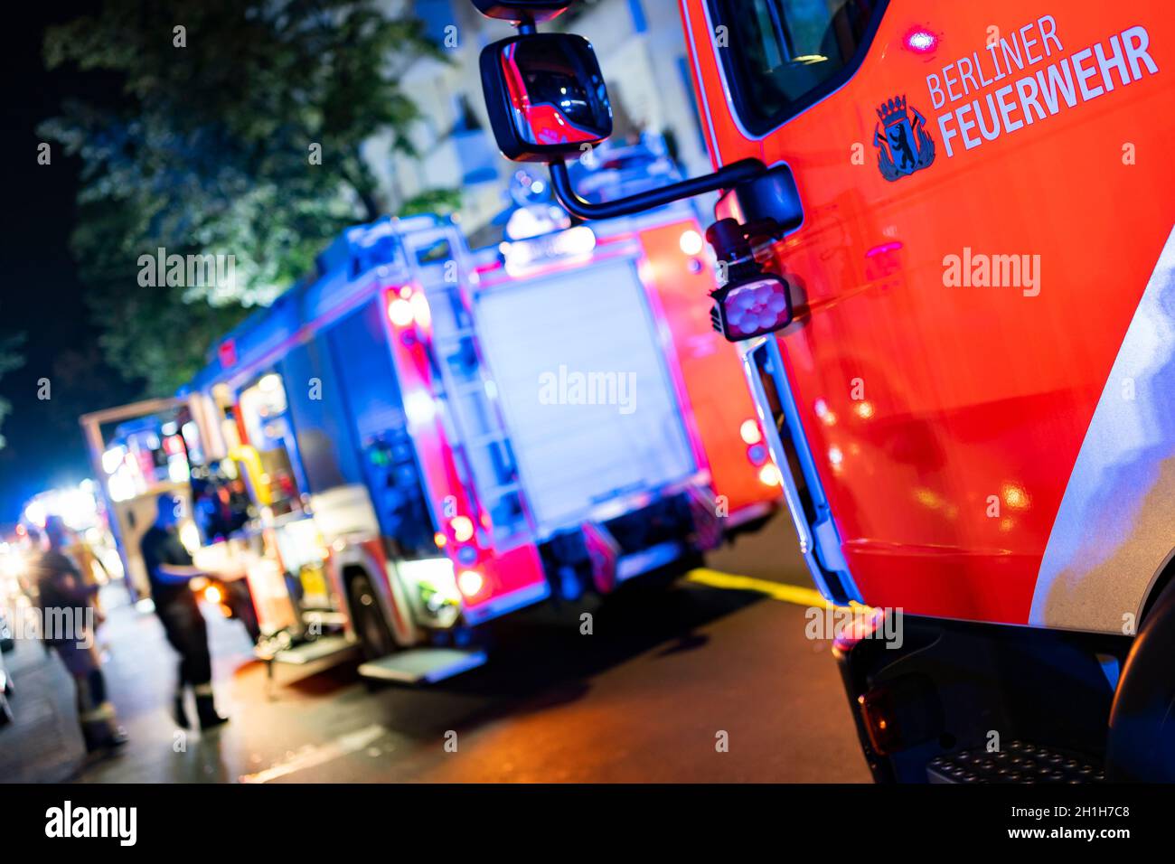 The Berlin fire department with a large number of vehicles during an ...
