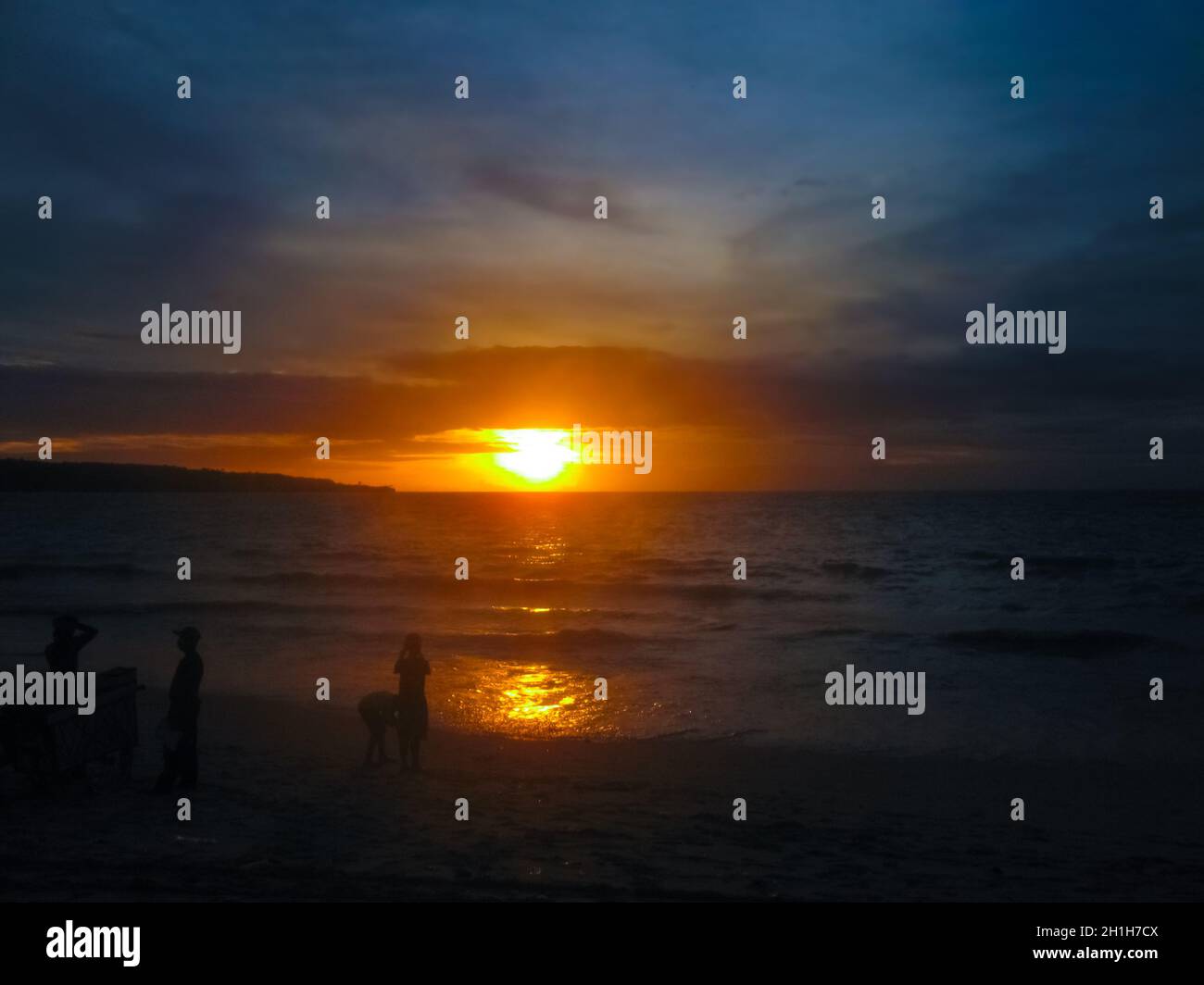 Image of the red sun setting over the ocean Stock Photo - Alamy