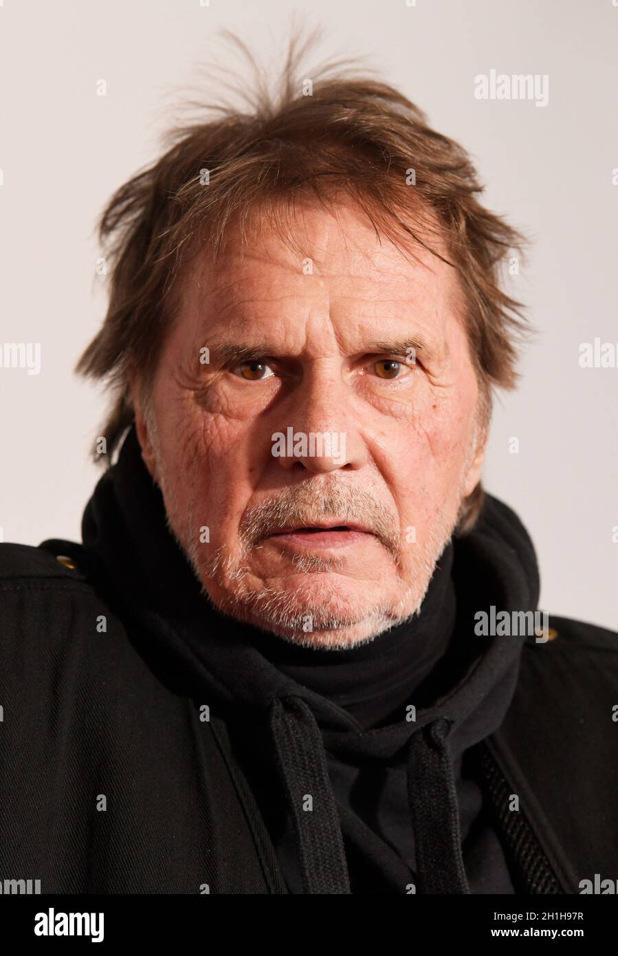 Der Cartoonist Uli Stein bei einem Interviewtermin in Hannover am 26.02 ...