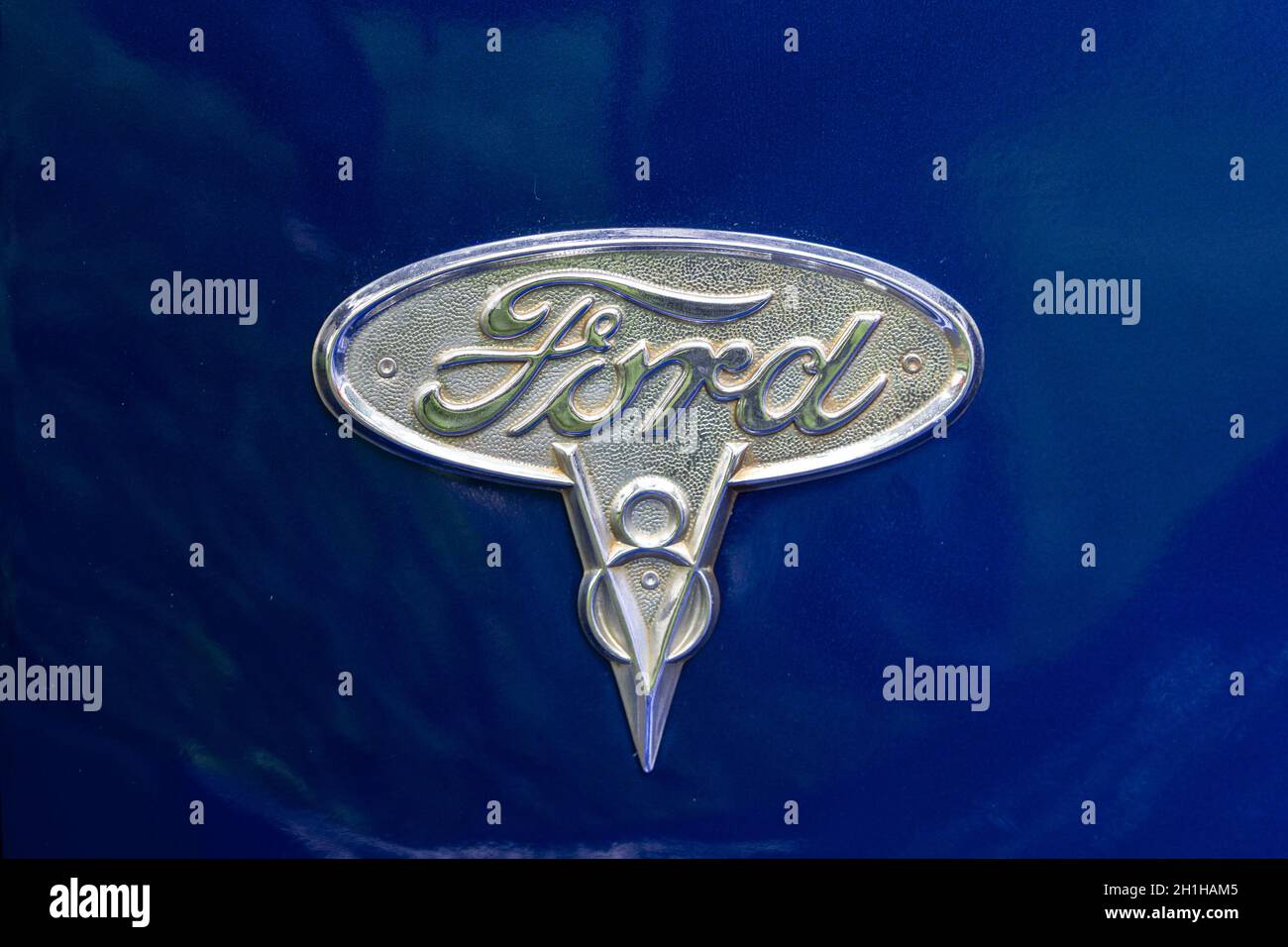 Ford V8 Logo