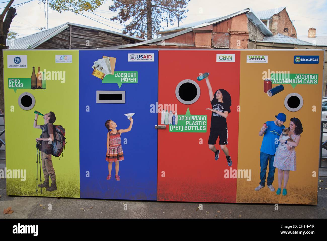 Recycle recycling centre aluminium cans glass paper plastic bottles hi-res stock photography and ...