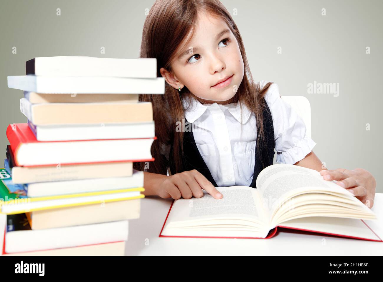 Preschool teacher reading book class hi-res stock photography and ...