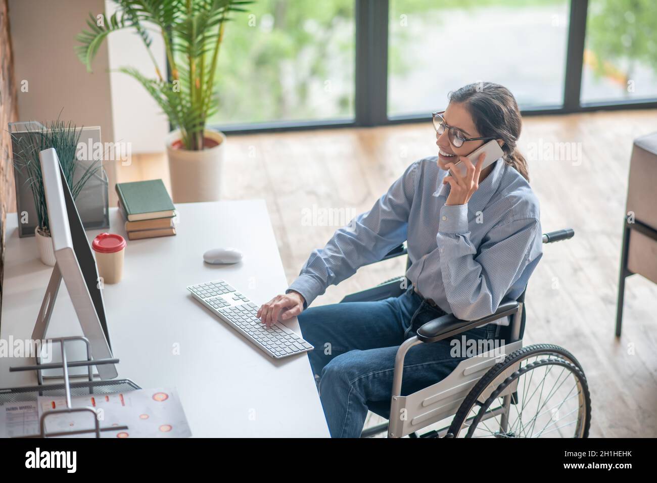 A disabled young woman talking on the phone Stock Photo - Alamy