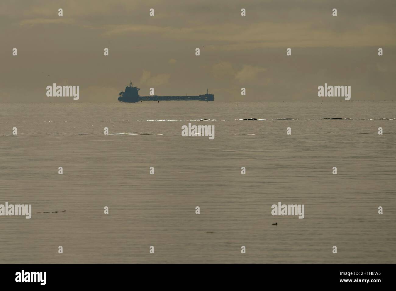 Mirror ocean hi-res stock photography and images - Alamy