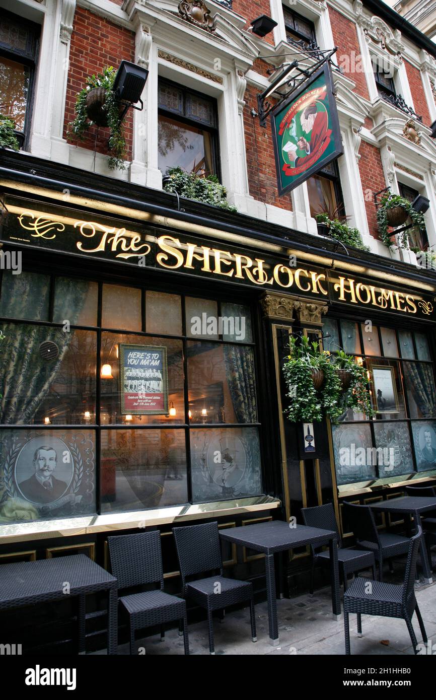 London, UK - May 06, 2012: Outside view of pub, for drinking and ...