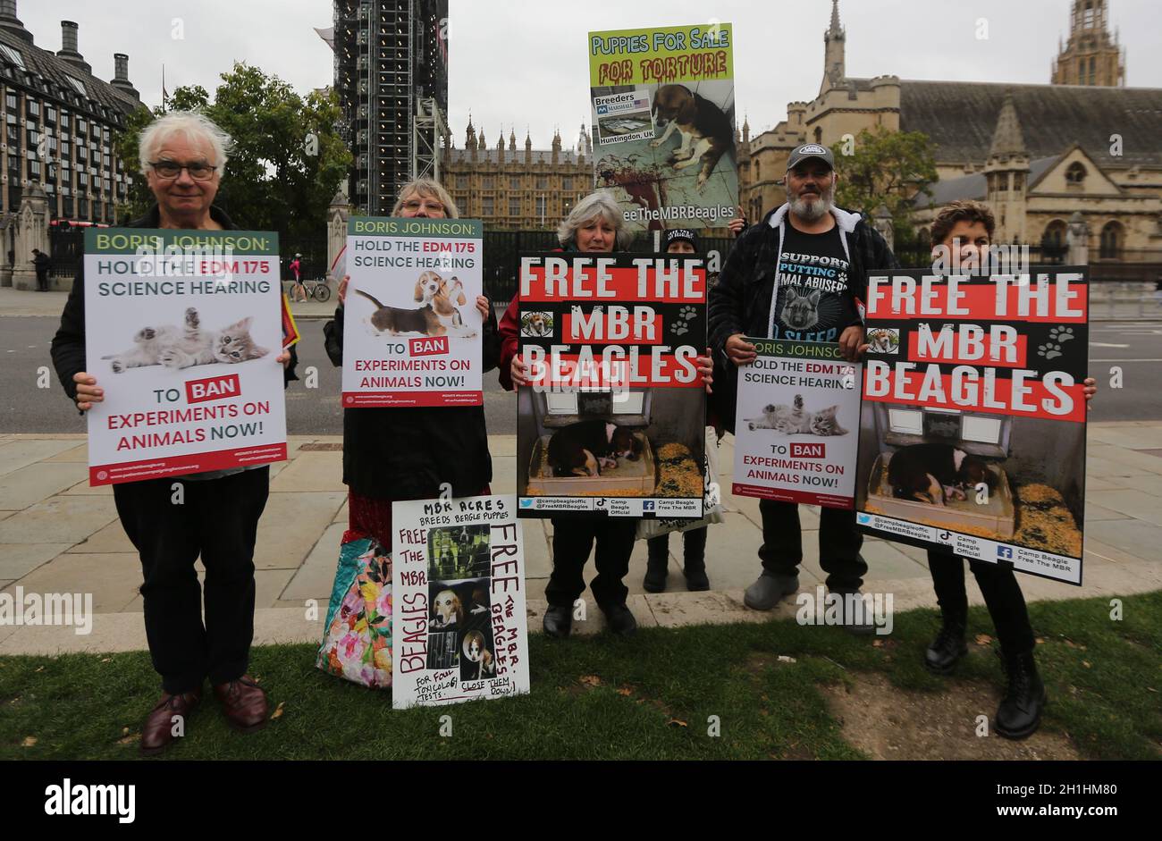 London, England, UK. 18th Oct, 2021. Animal right activists stage a ...