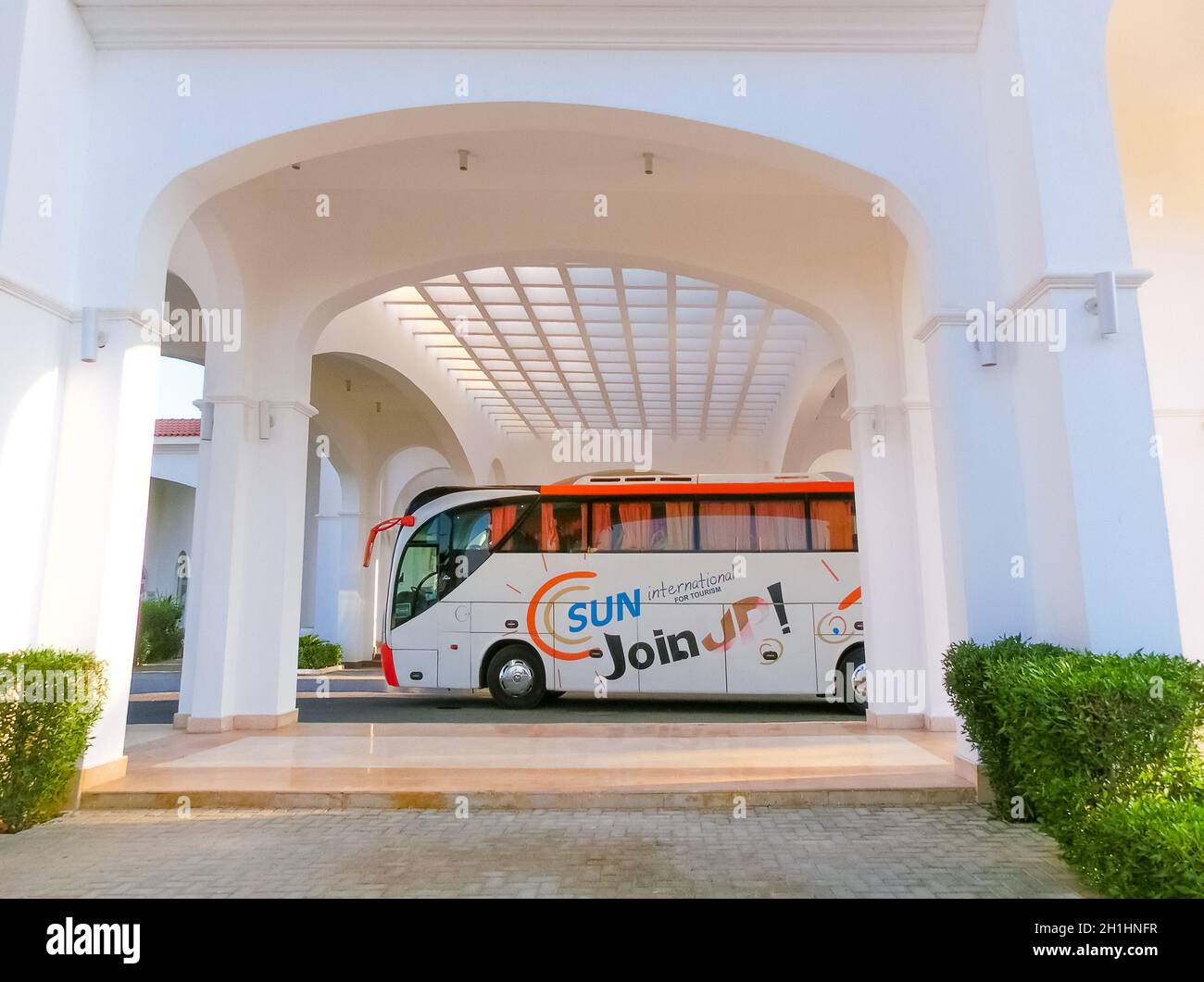 Airport parking shuttle bus hi-res stock photography and images - Alamy