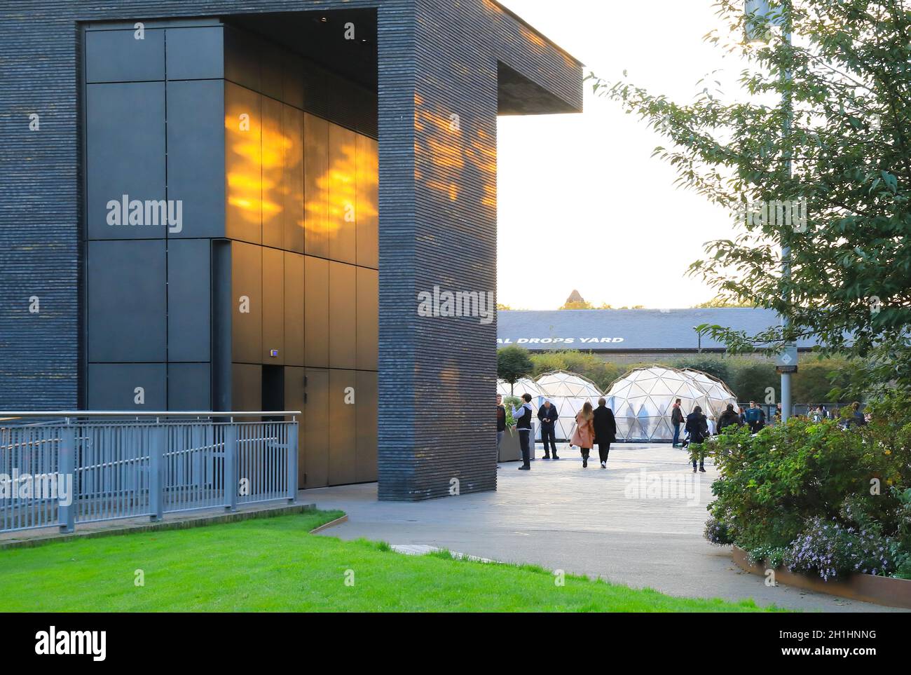 Autumn sunshine on the side of the Lighterman restaurant, from Wharf ...