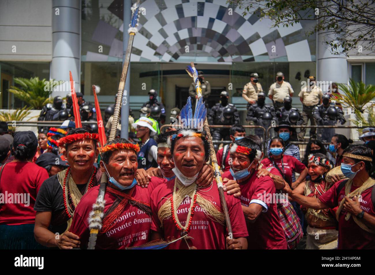 Ecuador indigenous court oil hi-res stock photography and images - Alamy