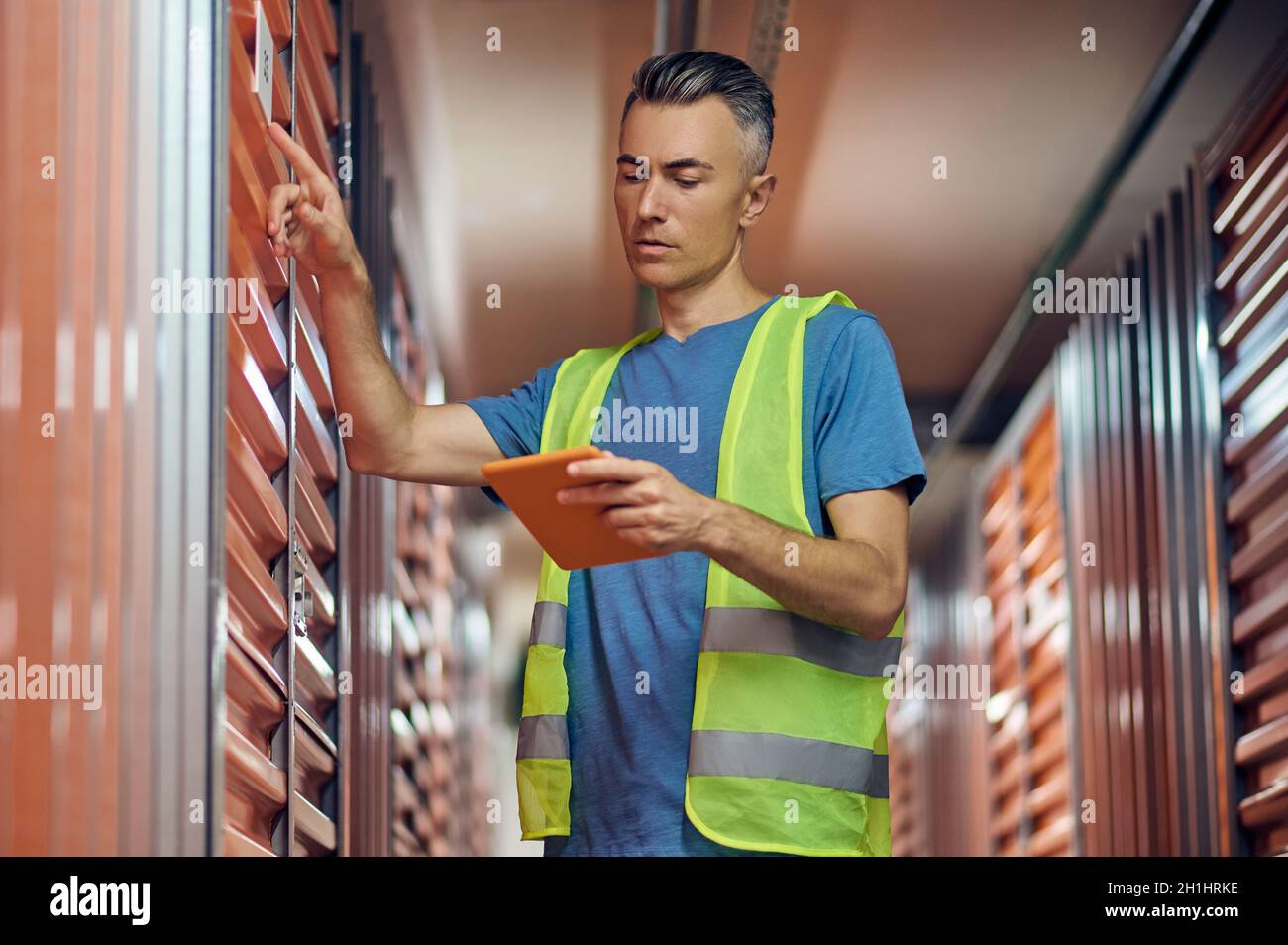 Checking alignment hi-res stock photography and images - Alamy